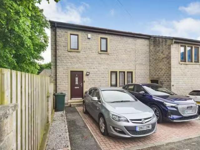 2 bedroom semi detached house for sale in Kent Mews, Bingley.
