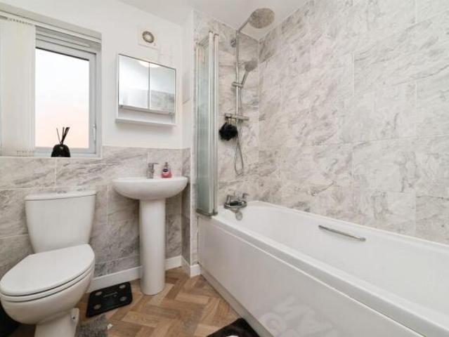 2 bedroom semi detached house for sale in Kedrum Road, Hull, HU9