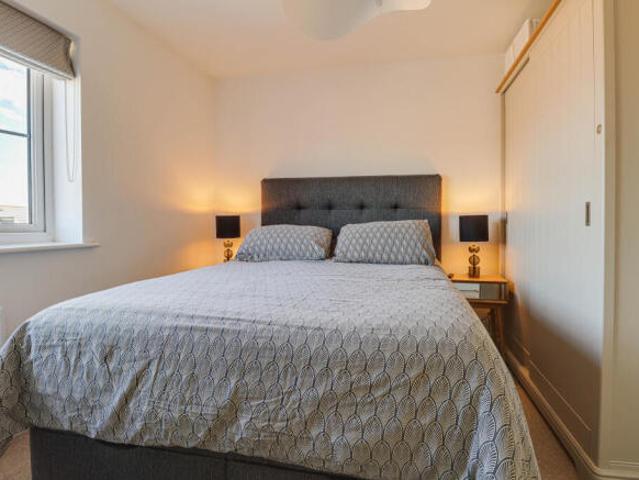 2 bedroom semi detached house for sale in Kestrel Way, St. Albans, Hertfordshire, AL4