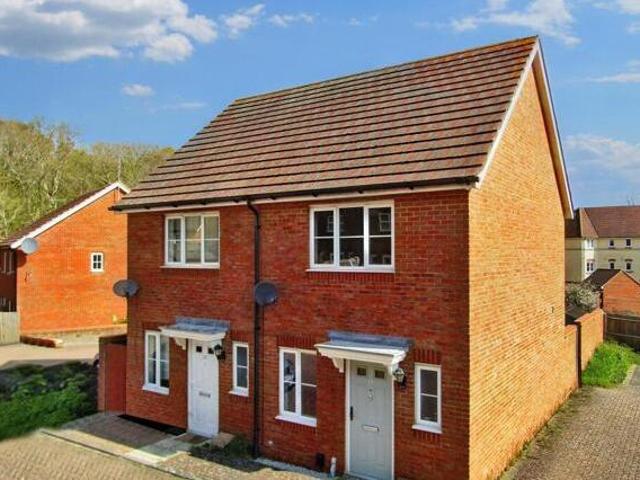 2 Bedroom Semi detached House For Sale In Kingsnorth