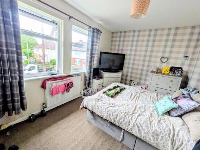 2 bedroom semi detached house for sale in Lambourne Avenue, Bradford, BD10