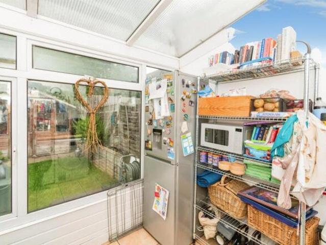 2 bedroom semi detached house for sale in Lake Road, Southampton, SO19