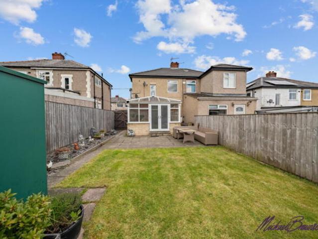 2 bedroom semi detached house for sale in Larch Drive, Bradford, BD6 1DU, BD6