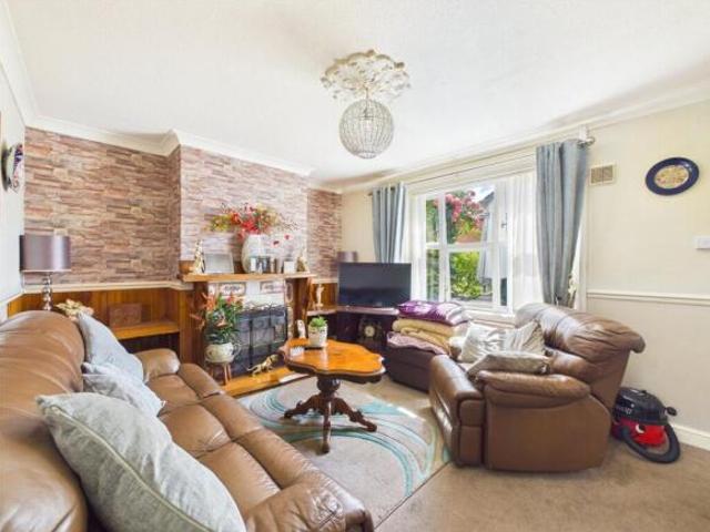 2 bedroom semi detached house for sale in Larch Road, Worcester, Worcestershire, WR4