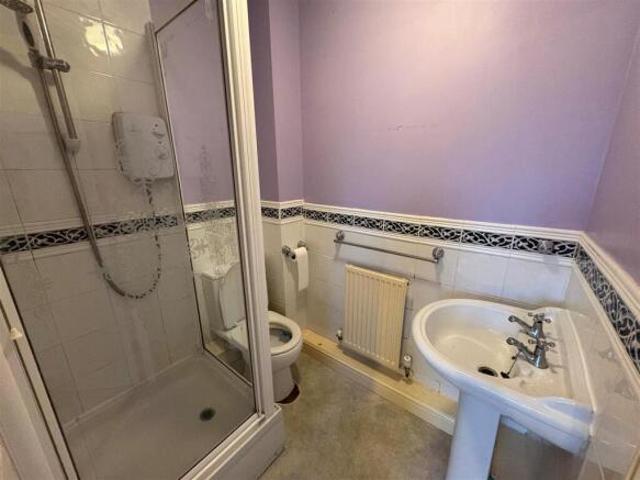 2 bedroom semi detached house for sale in Lewis Close, Queensbury, Bradford, BD13