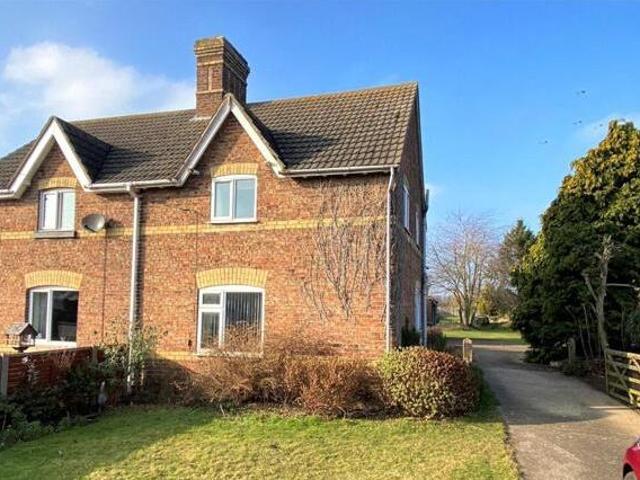 2 Bedroom Semi detached House For Sale In Lincoln, Lincolnshire