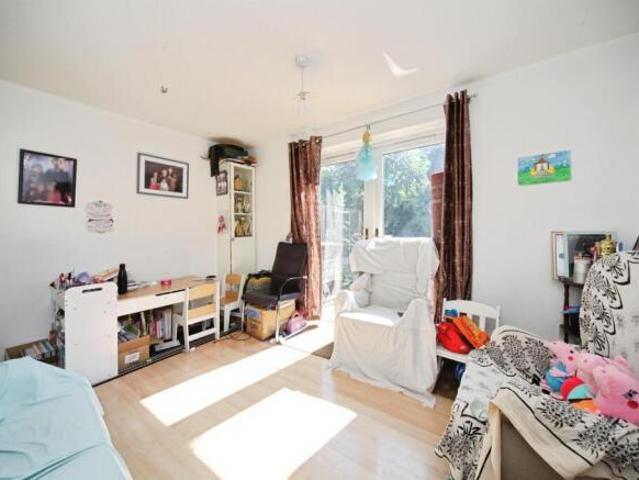 2 bedroom semi detached house for sale in Lindsey Road, Luton, LU2