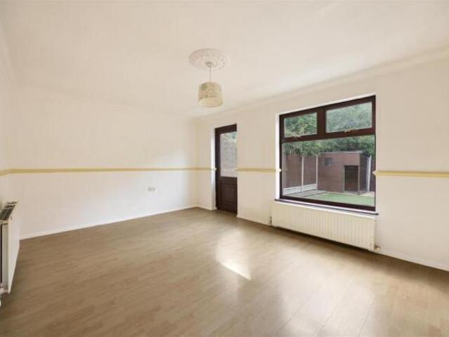 2 bedroom semi detached house for sale in Linnett Close, Chingford, E4