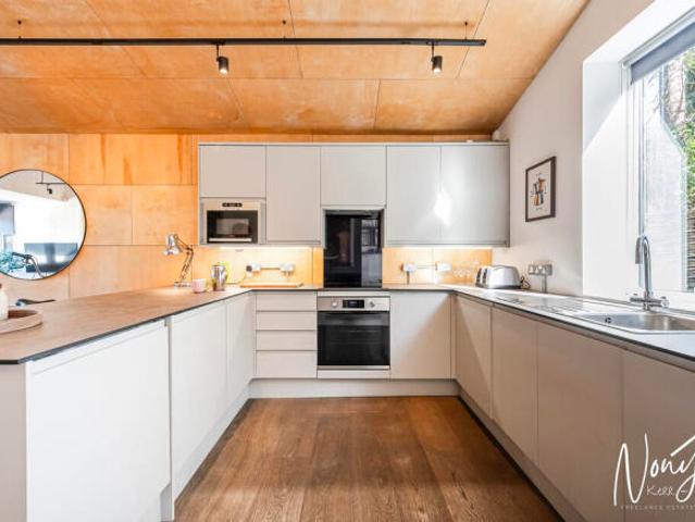 2 bedroom semi detached house for sale in Littleton, SO22