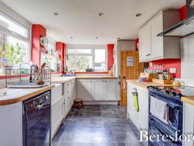 2 bedroom semi detached house for sale in London Road, Brentwood, CM14