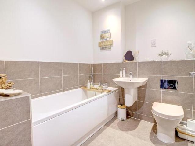 2 bedroom semi detached house for sale in Longwood Copse Lane, Basingstoke, RG23