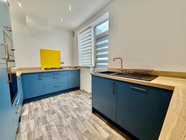 2 bedroom semi detached house for sale in Lockwood Scar, Huddersfield, HD4