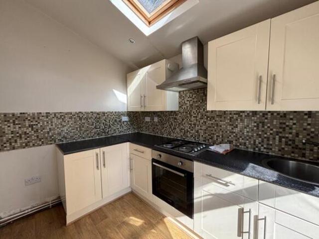 2 bedroom semi detached house for sale in Manor Row, Low Moor, Bradford, BD12