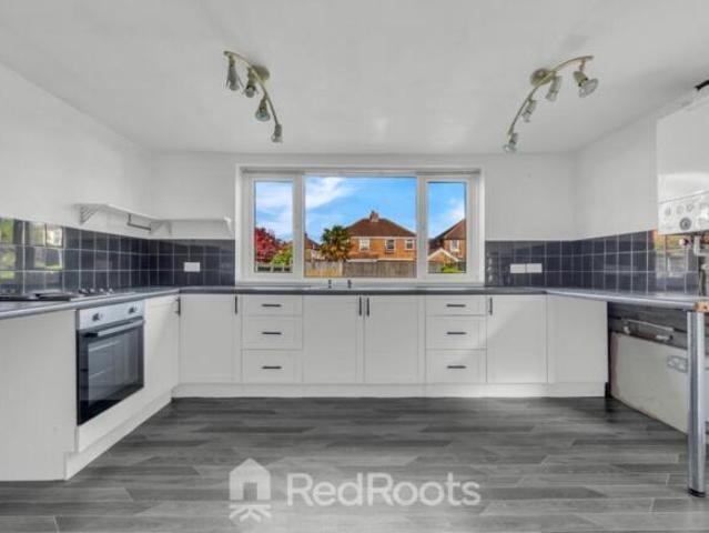 2 bedroom semi detached house for sale in Marlborough Avenue, Sprotbrough, Doncaster, DN5