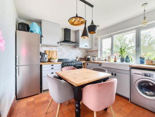 2 bedroom maisonette for sale in Mawney Close, Romford, RM7