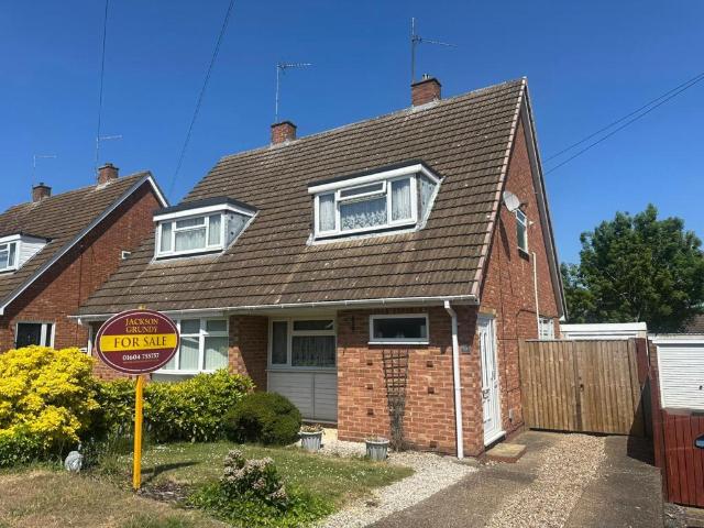 2 bedroom semi detached house for sale in Meadow Close, Duston, NN5 6RL, NN5