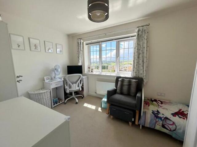 2 bedroom semi detached house for sale in Meadow Bank, Allerton, Bradford, BD15