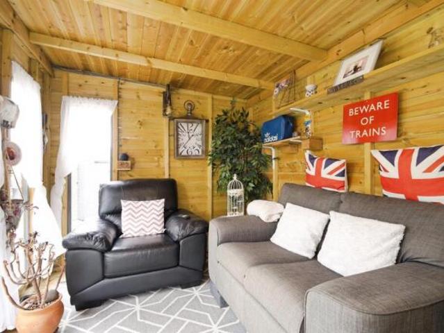 2 bedroom semi detached house for sale in Melford Drive, Doncaster, DN4
