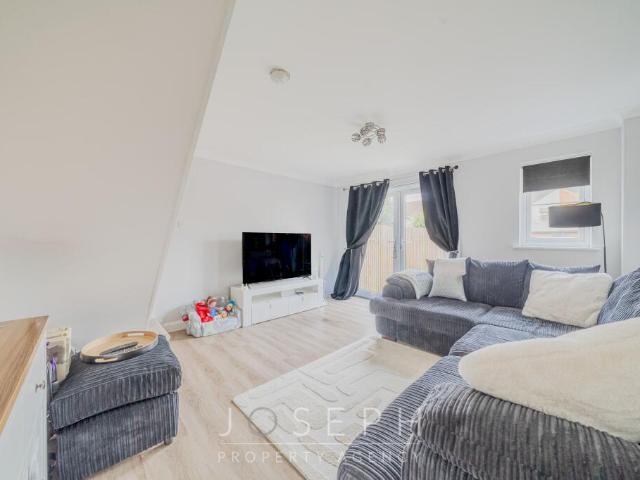 2 bedroom semi detached house for sale in Millfield Gardens, Ipswich, IP4