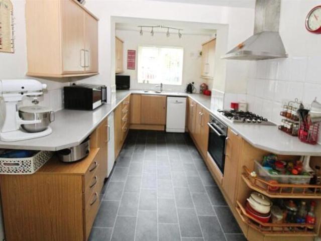 2 bedroom semi detached house for sale in Milne Road, Hull, HU9