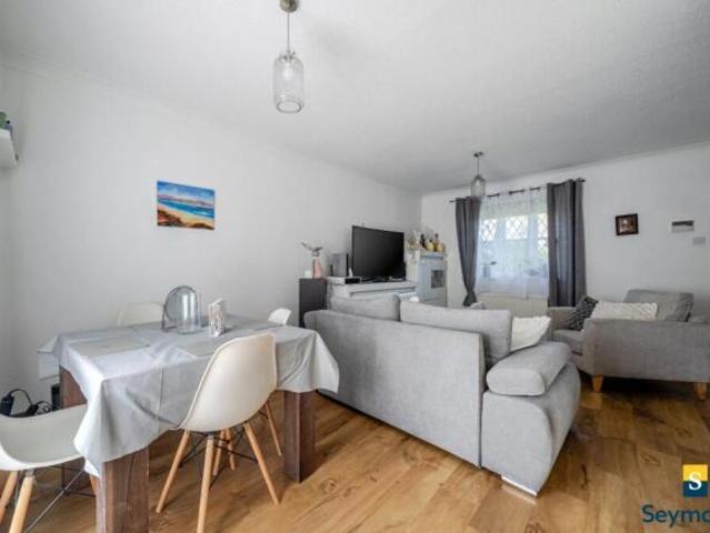 2 bedroom semi detached house for sale in Monro Drive, Guildford, Surrey, GU2