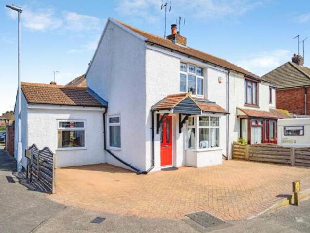 2 bedroom semi detached house for sale in Moat Lane, Luton, Bedfordshire, LU3