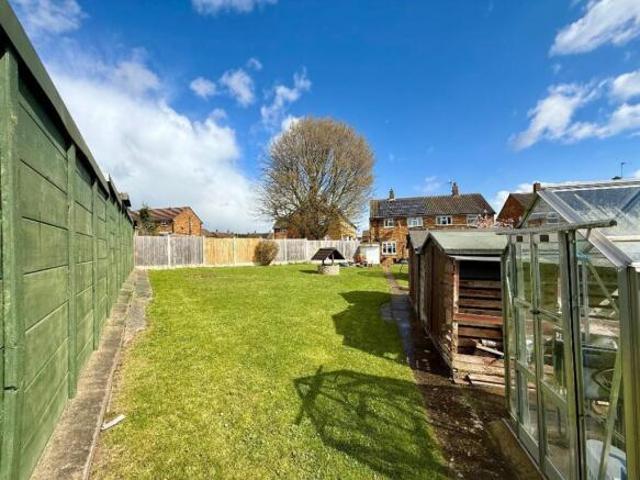 2 bedroom semi detached house for sale in Muswell Close, Luton, LU3