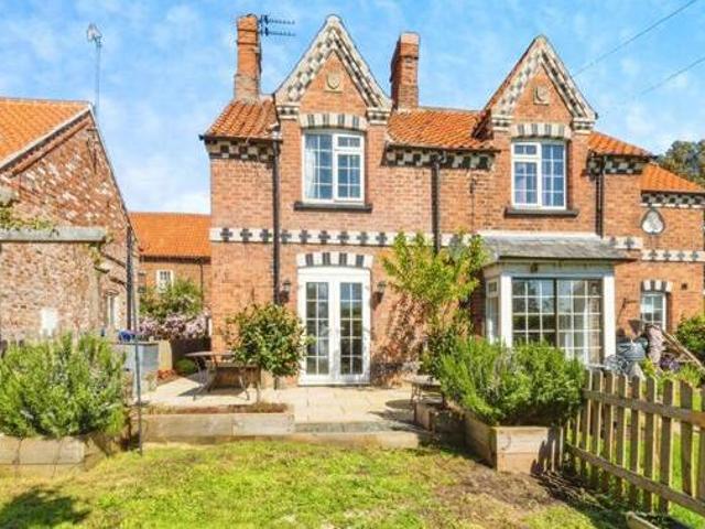 2 Bedroom Semi detached House For Sale In Newton on trent