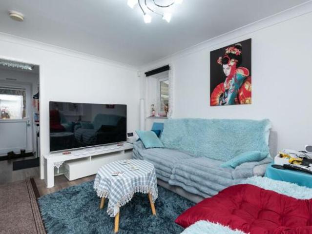 2 bedroom semi detached house for sale in New Bridge Road, Hull, HU9