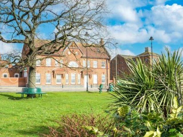 2 Bedroom Semi detached House For Sale In New Milton, Hampshire
