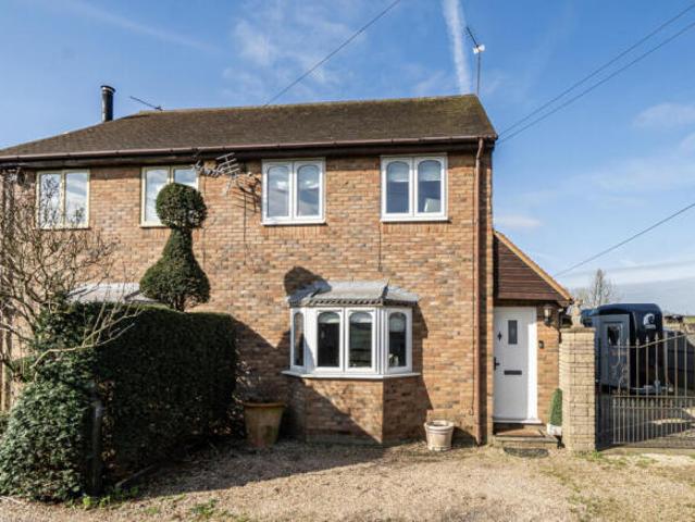 2 bedroom semi detached house for sale in Noke Lane, St Albans, AL2