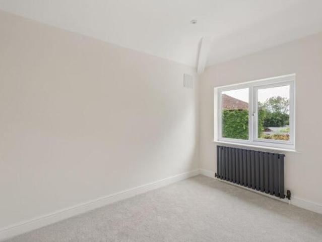 2 bedroom semi detached house for sale in North Western Avenue, Watford, WD25