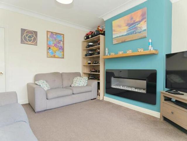 2 bedroom semi detached house for sale in Oakdale Drive, Shipley, BD18