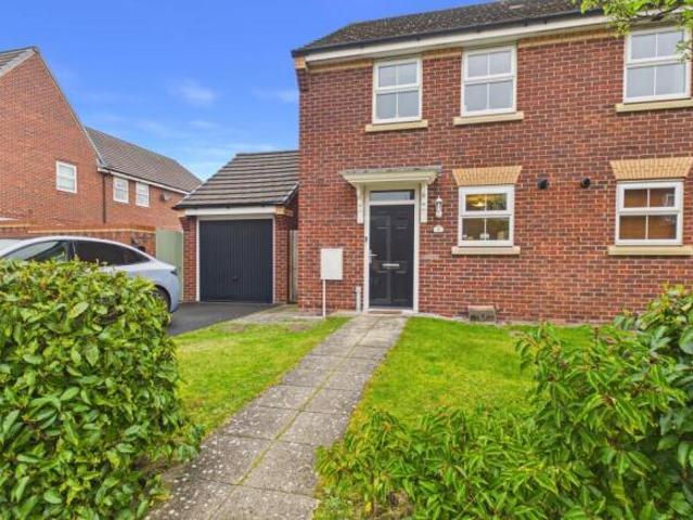 2 bedroom semi detached house for sale in Oklahoma Boulevard, Great Sankey, WA5