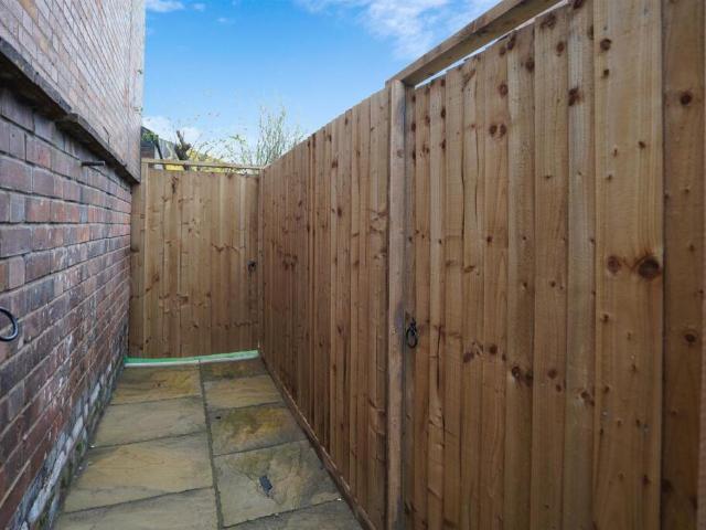 2 bedroom semi detached house for sale in Old Milverton Road, Leamington Spa, CV32