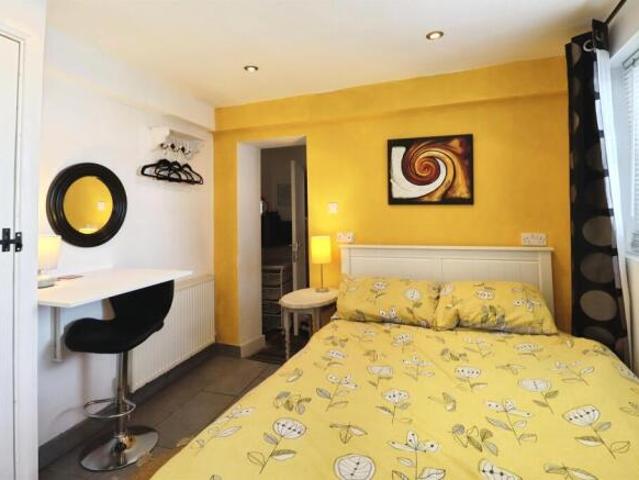 2 bedroom semi detached house for sale in Orchard Place, Cardiff, CF11