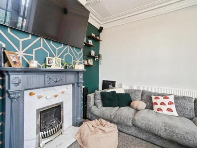 2 bedroom semi detached house for sale in Owlet Road, Shipley, BD18