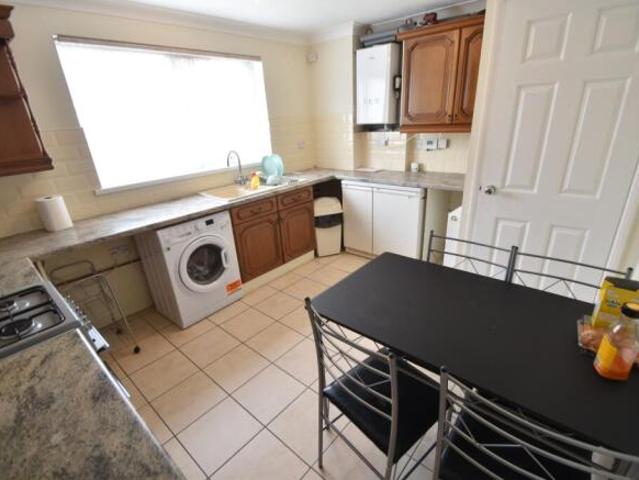 2 bedroom semi detached house for sale in Peregrine Road, Luton, Bedfordshire, LU4 0UY, LU4
