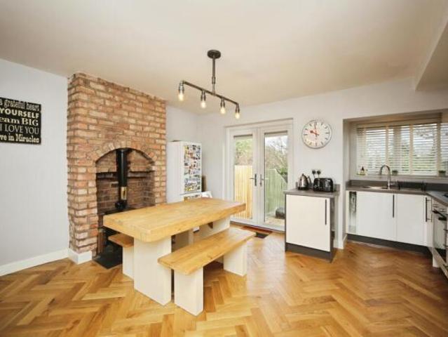 2 bedroom semi detached house for sale in Pierce Avenue, Solihull, B92