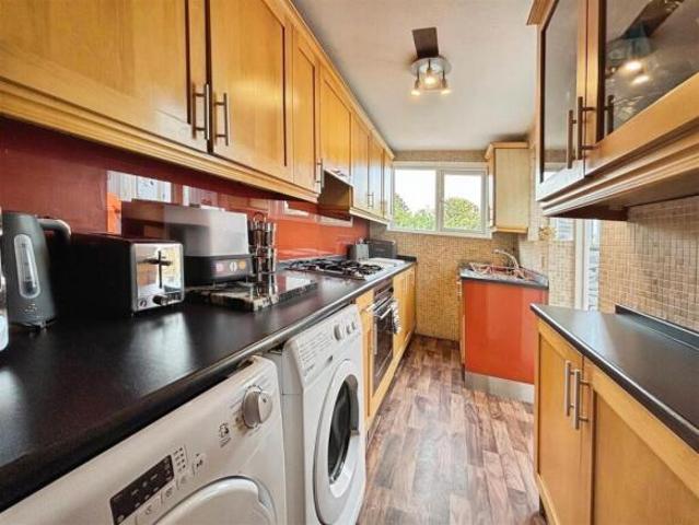 2 bedroom semi detached house for sale in Poplar Grove, Bradford, BD7 4LL, BD7