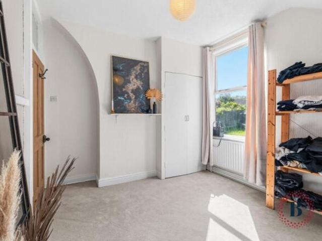 2 bedroom semi detached house for sale in Prospect Road, Leamington Spa, CV31