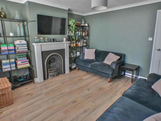 2 bedroom semi detached house for sale in Queen Street, Warley, Brentwood, CM14