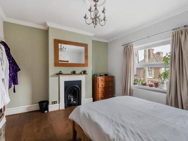 2 bedroom semi detached house for sale in Queens Road, Guildford, GU1 4JJ, GU1
