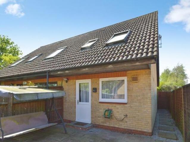 2 bedroom semi detached house for sale in Redwood Gate, Shenley Lodge, Milton Keynes, MK5