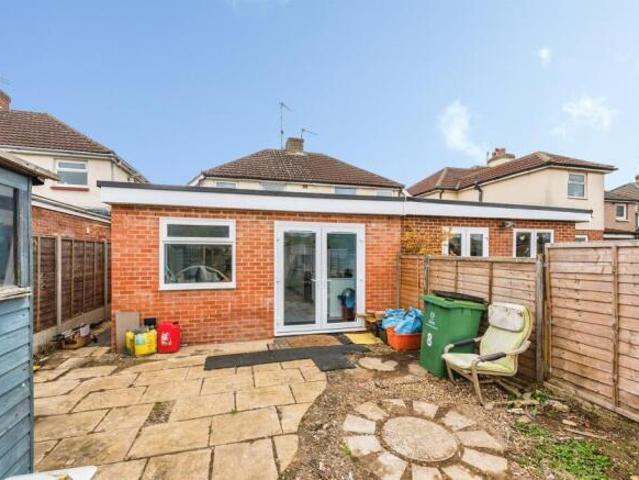 2 bedroom semi detached house for sale in Richmond Road, Swindon, SN2