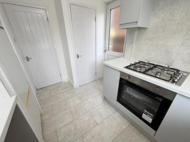 2 bedroom semi detached house for sale in Rickyard Close, Luton, LU2