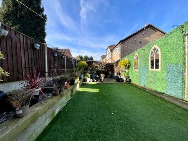 2 bedroom semi detached house for sale in Robbie Burns Road, Nottingham, NG5