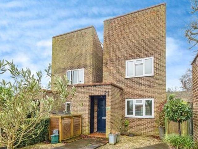 2 Bedroom Semi detached House For Sale In Rowtown, Surrey