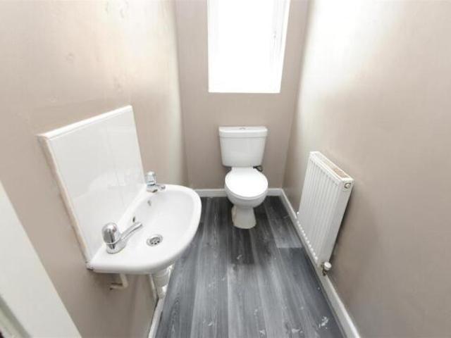 2 bedroom semi detached house for sale in Rowantree Drive, Thorpe Edge, Bradford, BD10