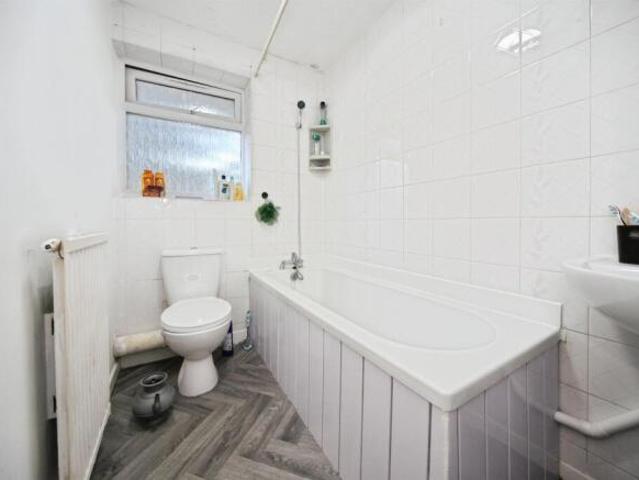 2 bedroom semi detached house for sale in Rudyard Close, Luton, LU4